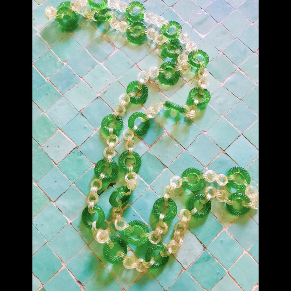 Vintage Plastic Chain Green & Clear Mod Graphic ! - Gem